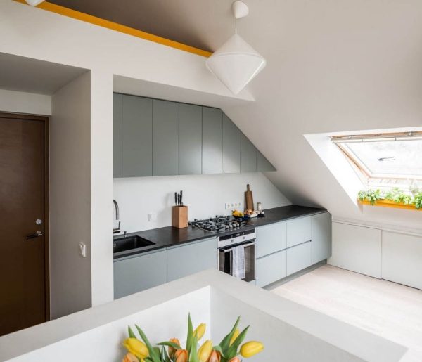 Use Sloping Ceiling to Your Advantage: Interior Design Tips - Homilo